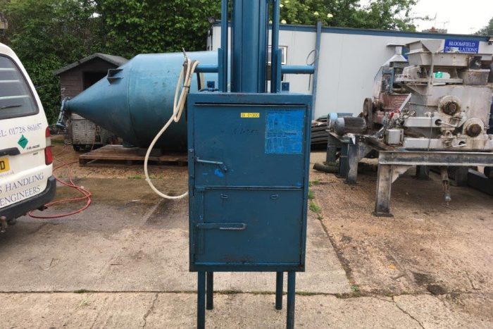 BAG COMPACTOR Compressed air comp - Ben Burgess