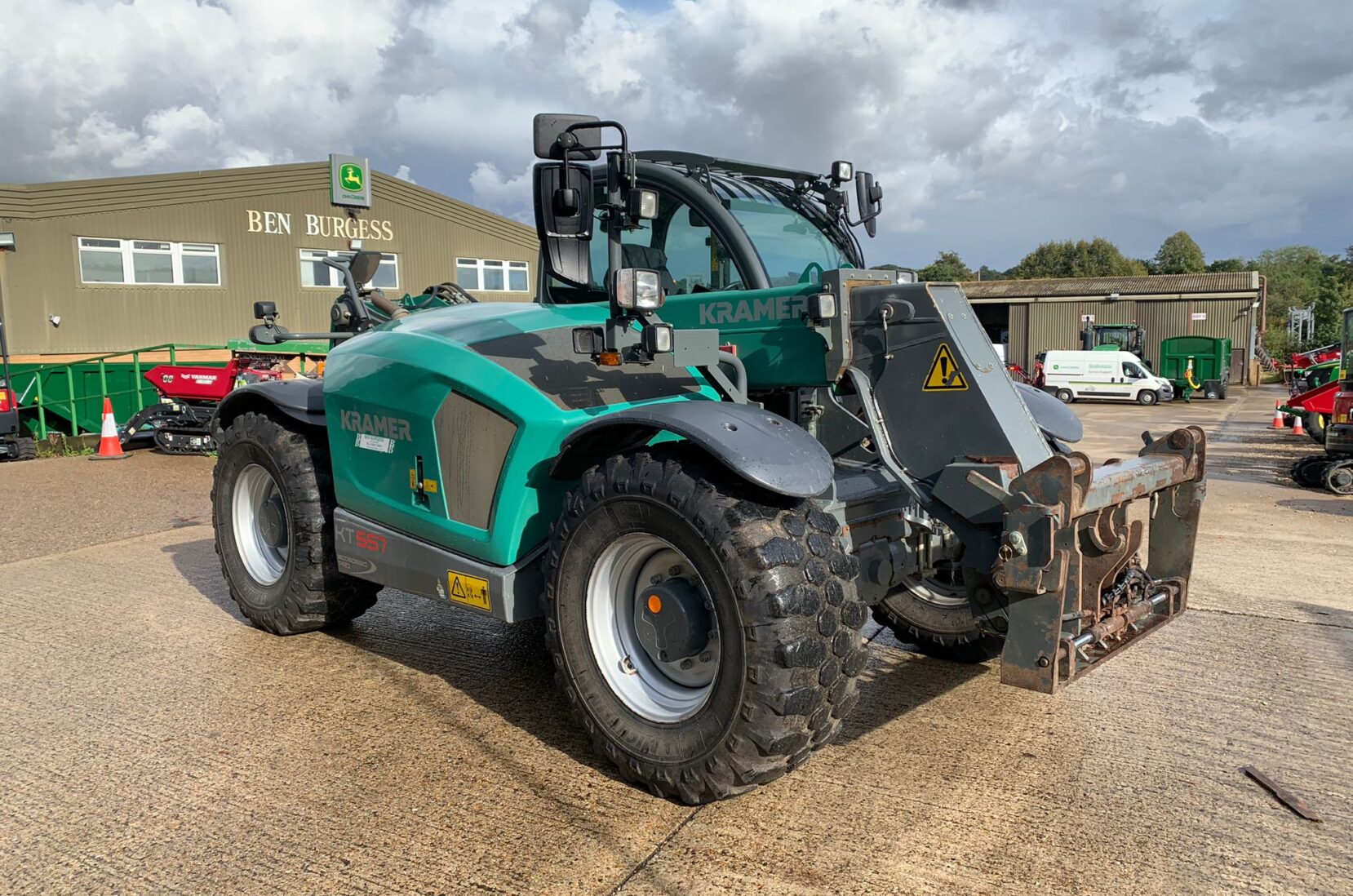 KT557 TELESCOPIC HANDLER - Ben Burgess