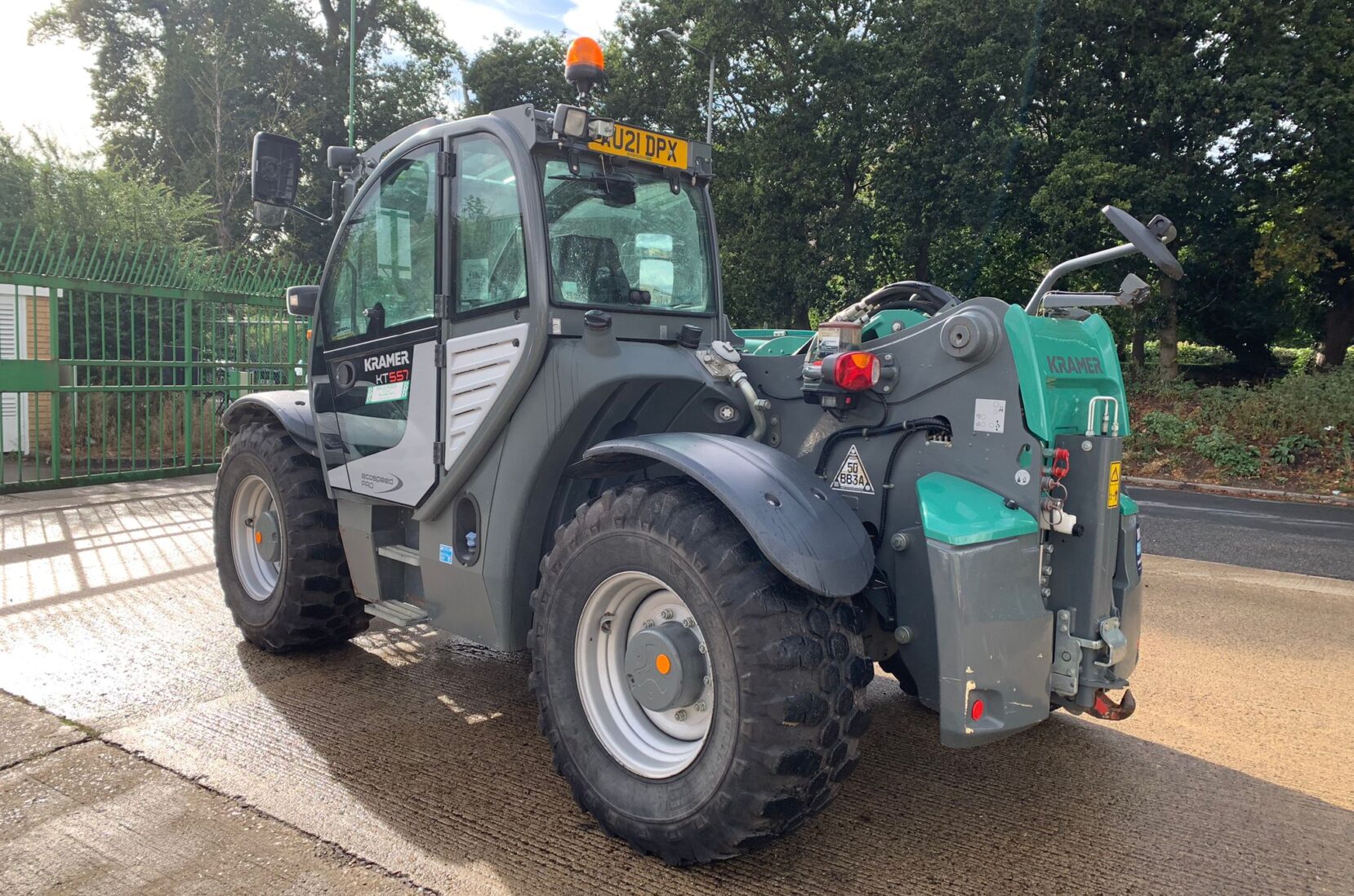 KT557 TELESCOPIC HANDLER - Ben Burgess