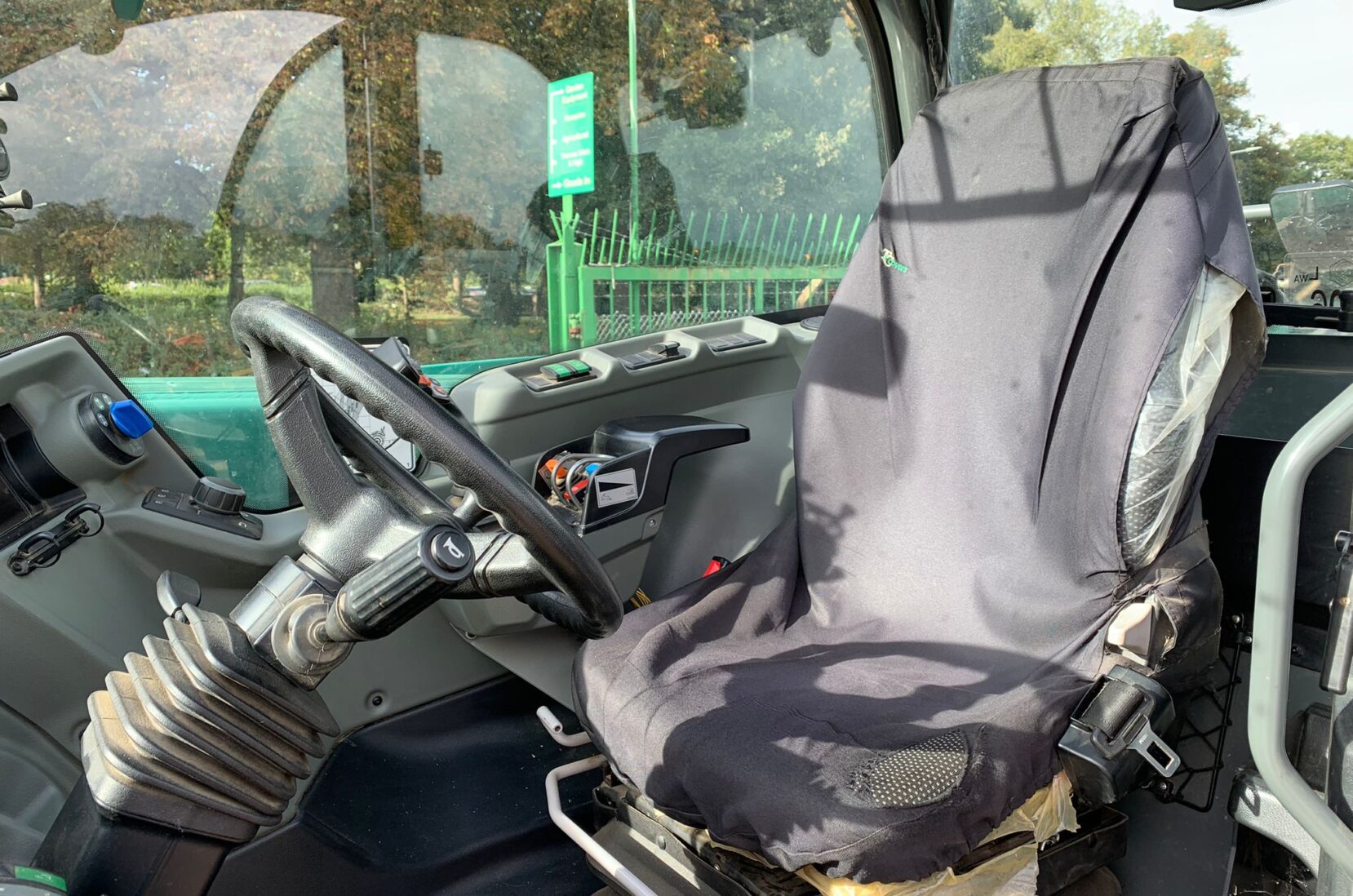 KT557 TELESCOPIC HANDLER - Ben Burgess