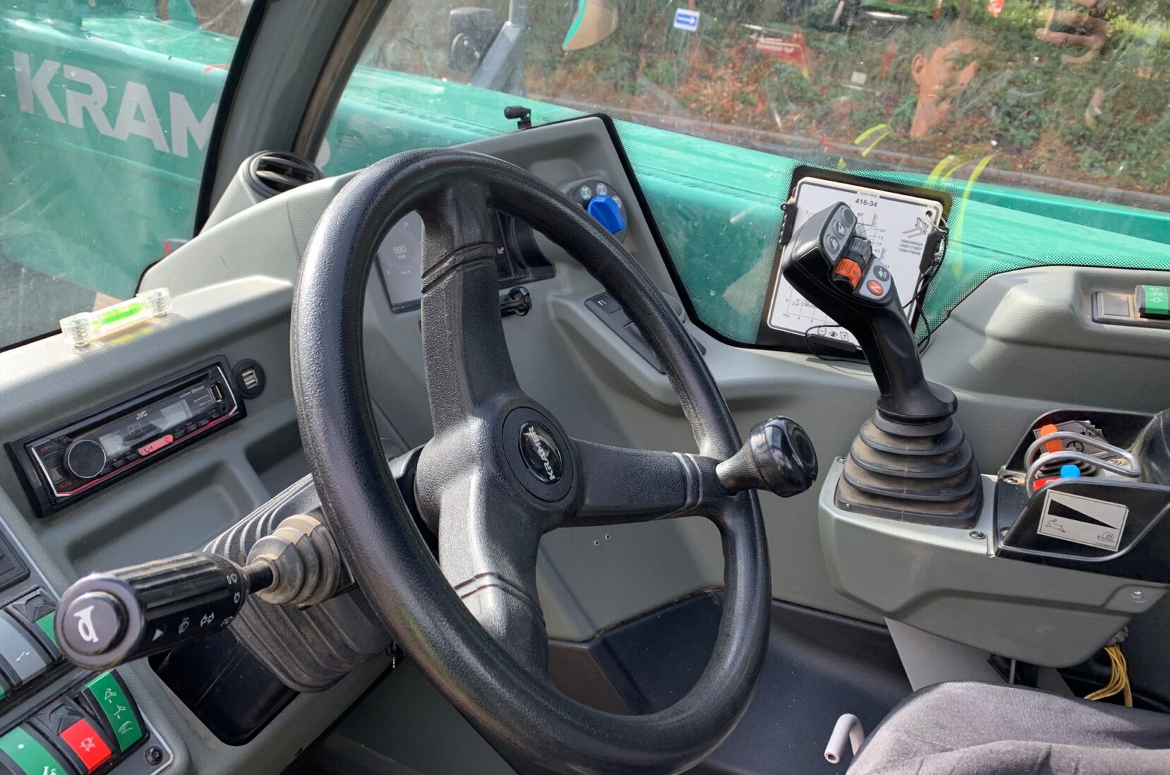 KT557 TELESCOPIC HANDLER - Ben Burgess