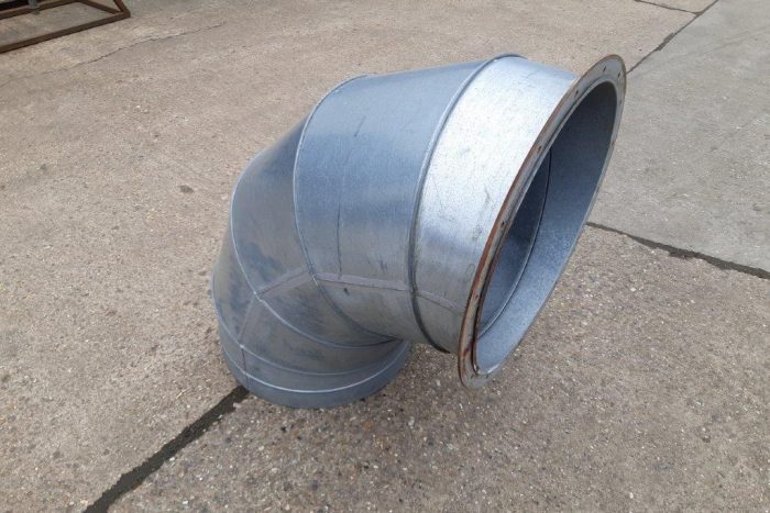 630MM 90DEG galvanised bend - Ben Burgess
