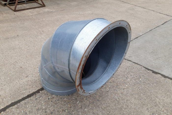 630MM 90DEG galvanised bend - Ben Burgess