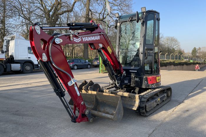 VIO26-6 MINI EXCAVATOR - Ben Burgess