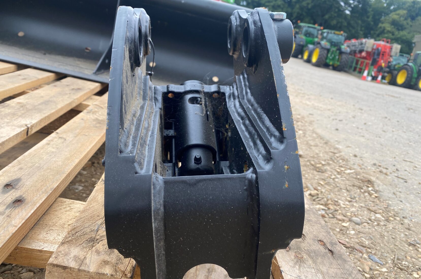 HITCH & BUCKETS - Ben Burgess