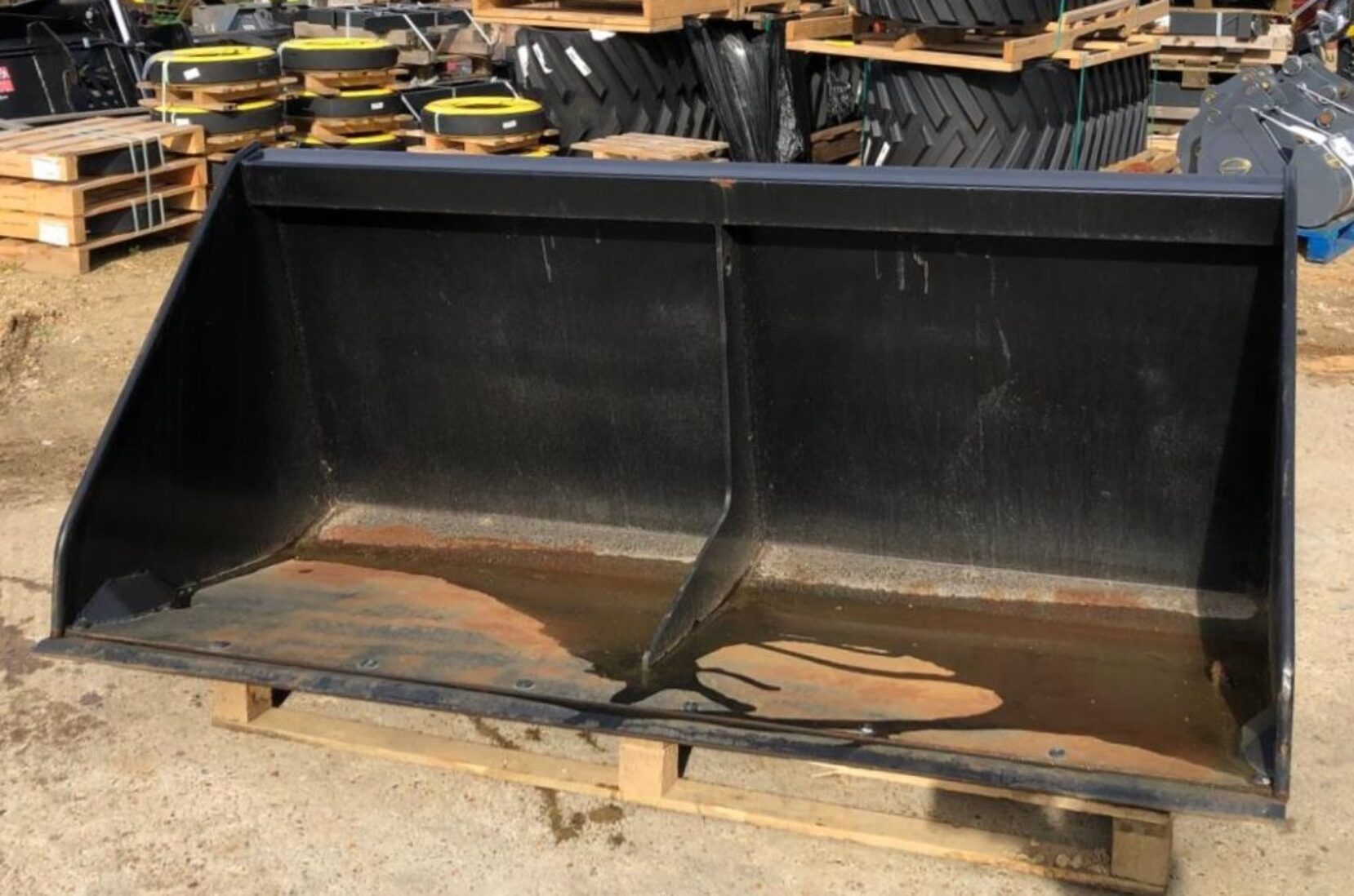 1.5M3 BUCKET - Ben Burgess