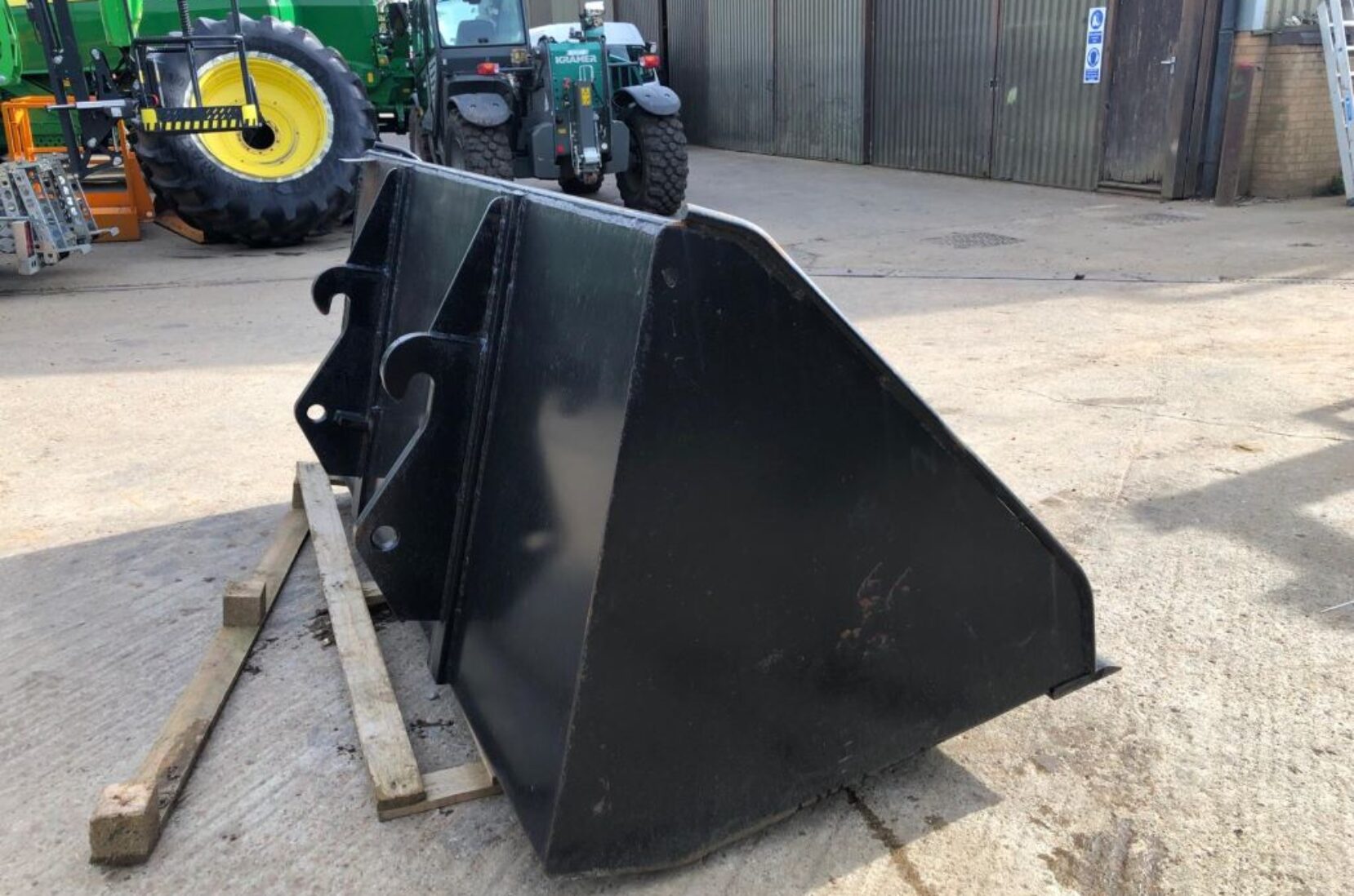 1.5M3 BUCKET - Ben Burgess
