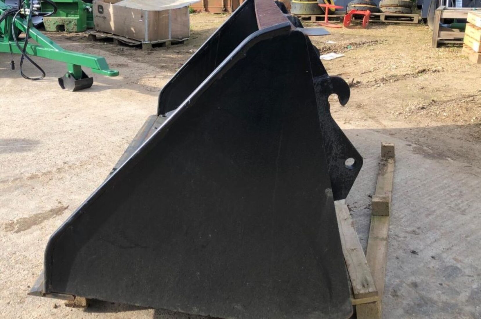 1.5M3 BUCKET - Ben Burgess