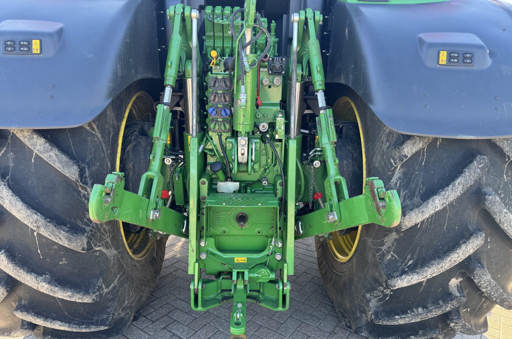 6R250 TRACTOR - Ben Burgess