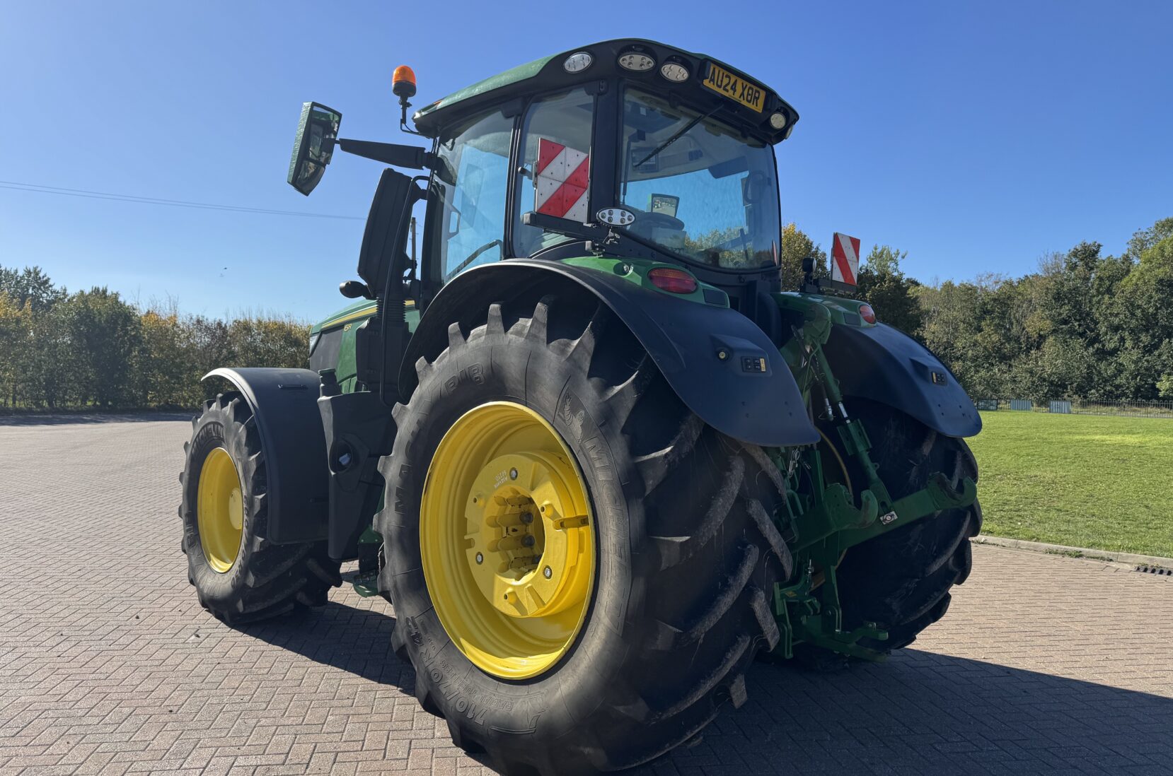 6R250 TRACTOR - Ben Burgess