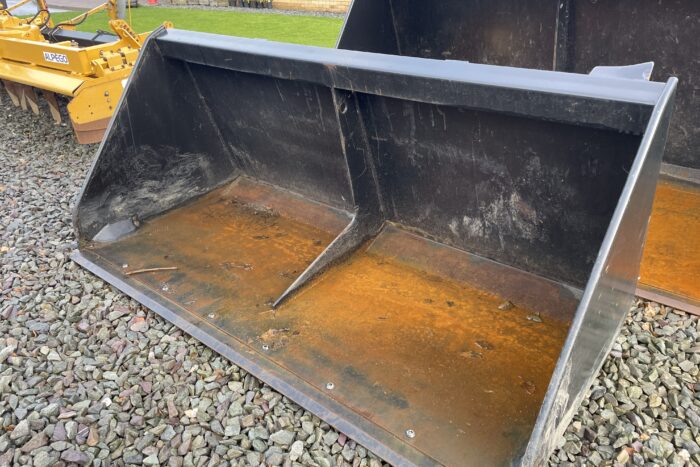 1.5M3 BUCKET - Ben Burgess