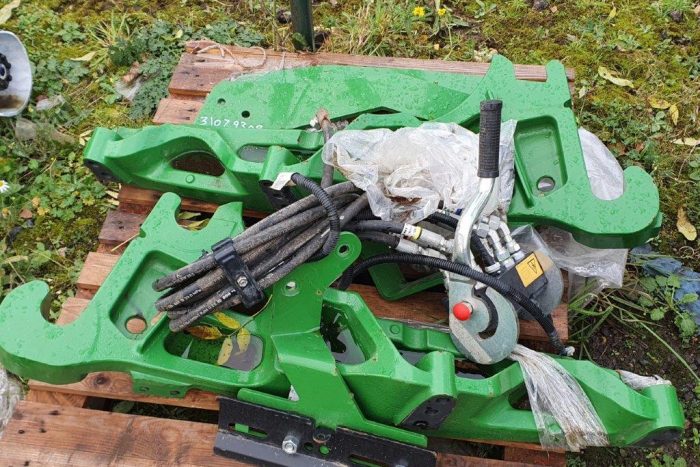 LOADER BRACKETS - Ben Burgess