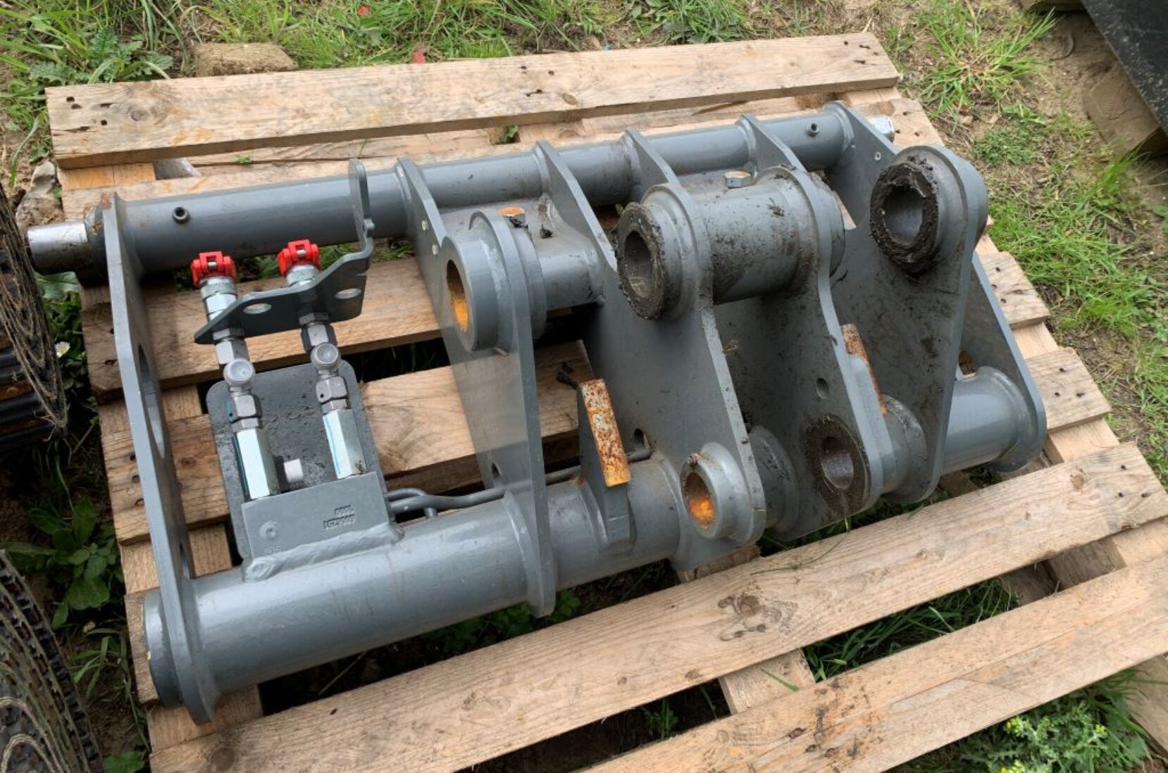 HEADSTOCK KRAMER HEADSTOCK - Ben Burgess