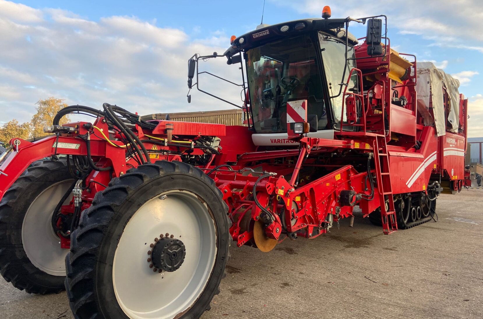 VARITRON 220 POTATO HARVESTER - Ben Burgess
