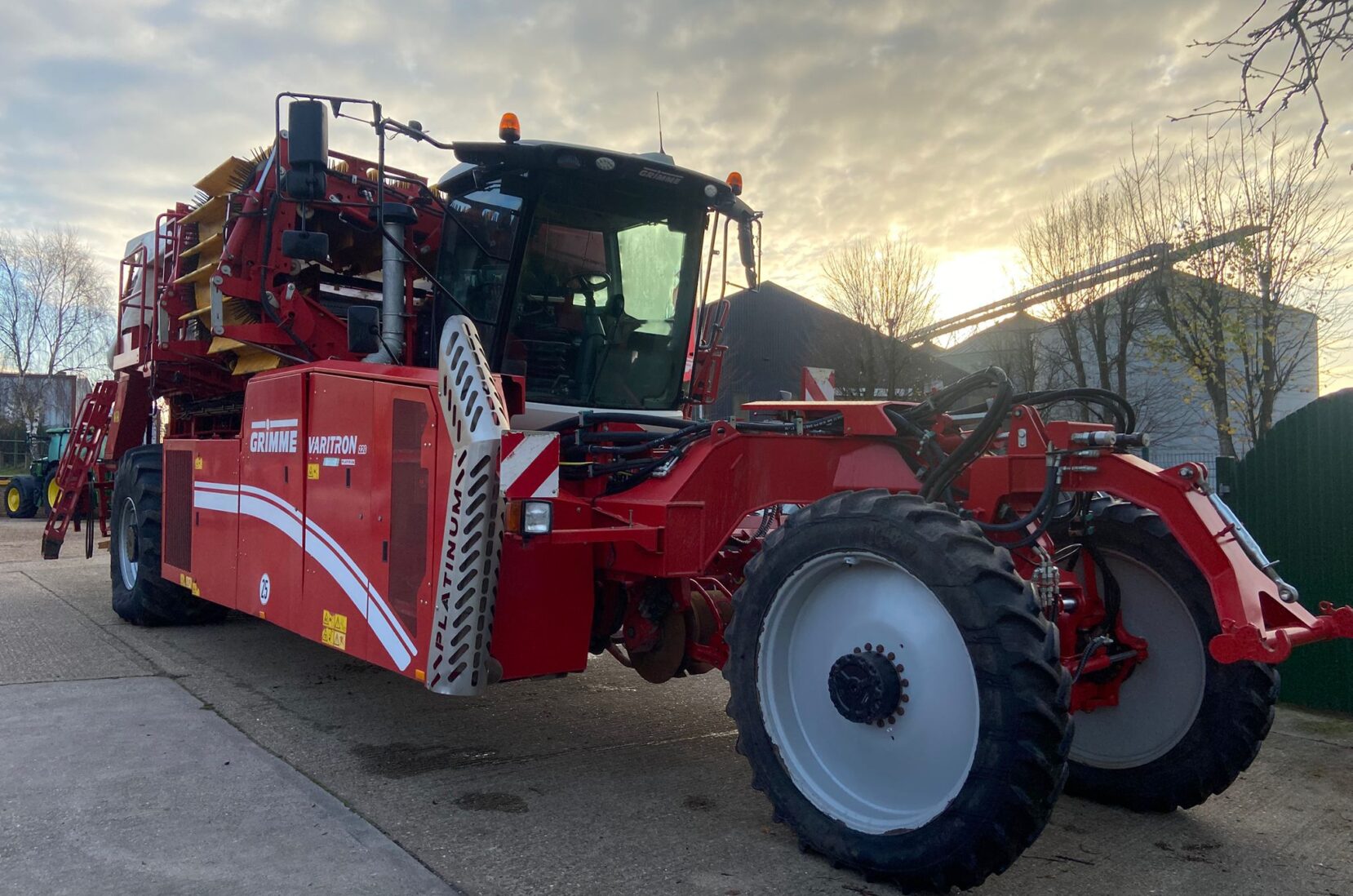 VARITRON 220 POTATO HARVESTER - Ben Burgess