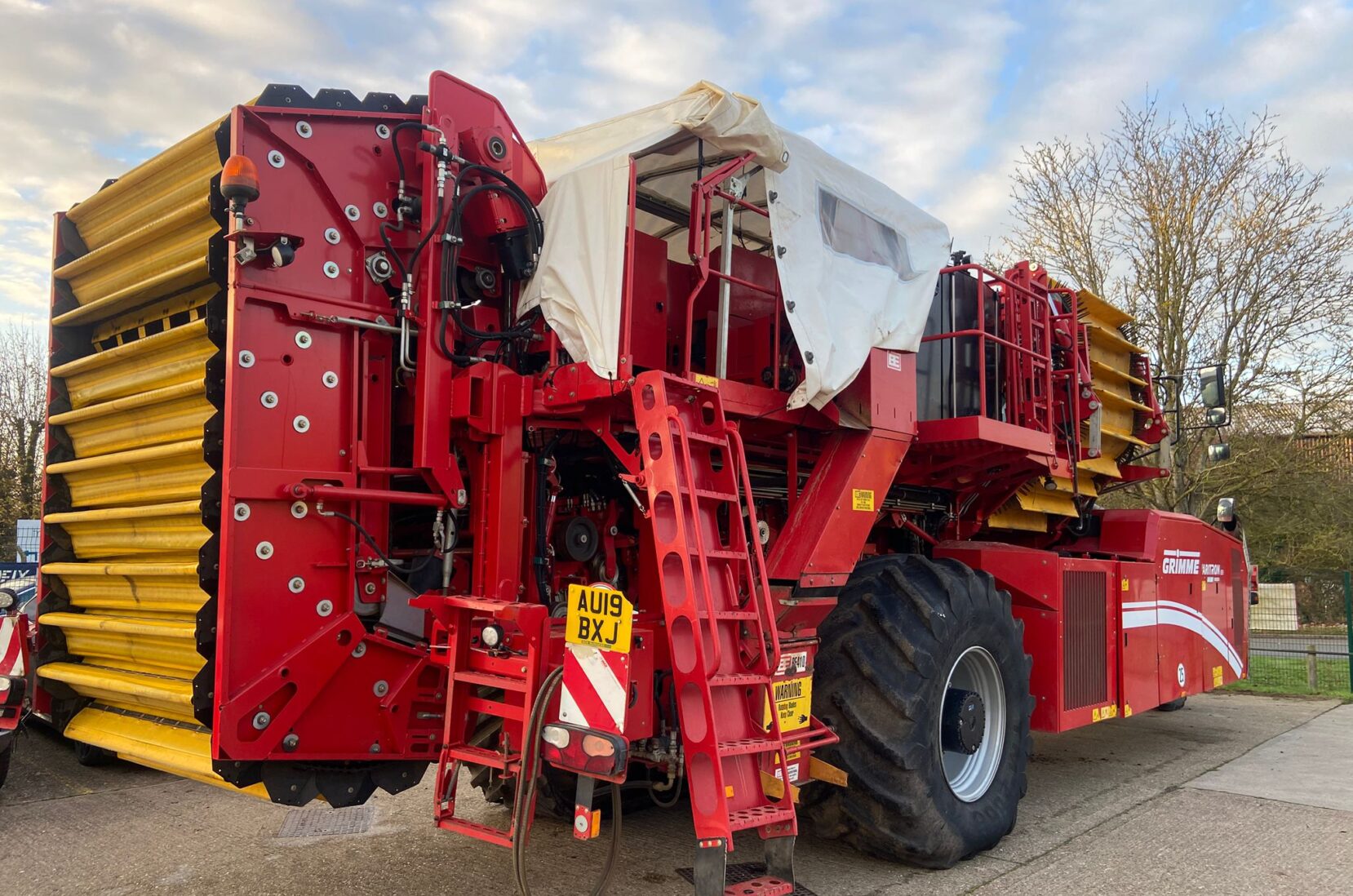 VARITRON 220 POTATO HARVESTER - Ben Burgess