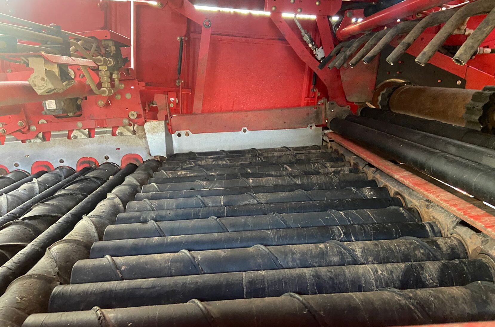 VARITRON 220 POTATO HARVESTER - Ben Burgess