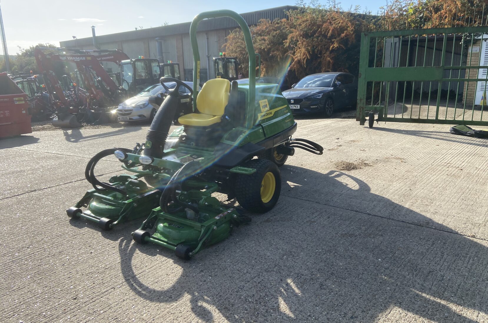 7400A SURROUNDS MOWER - Ben Burgess