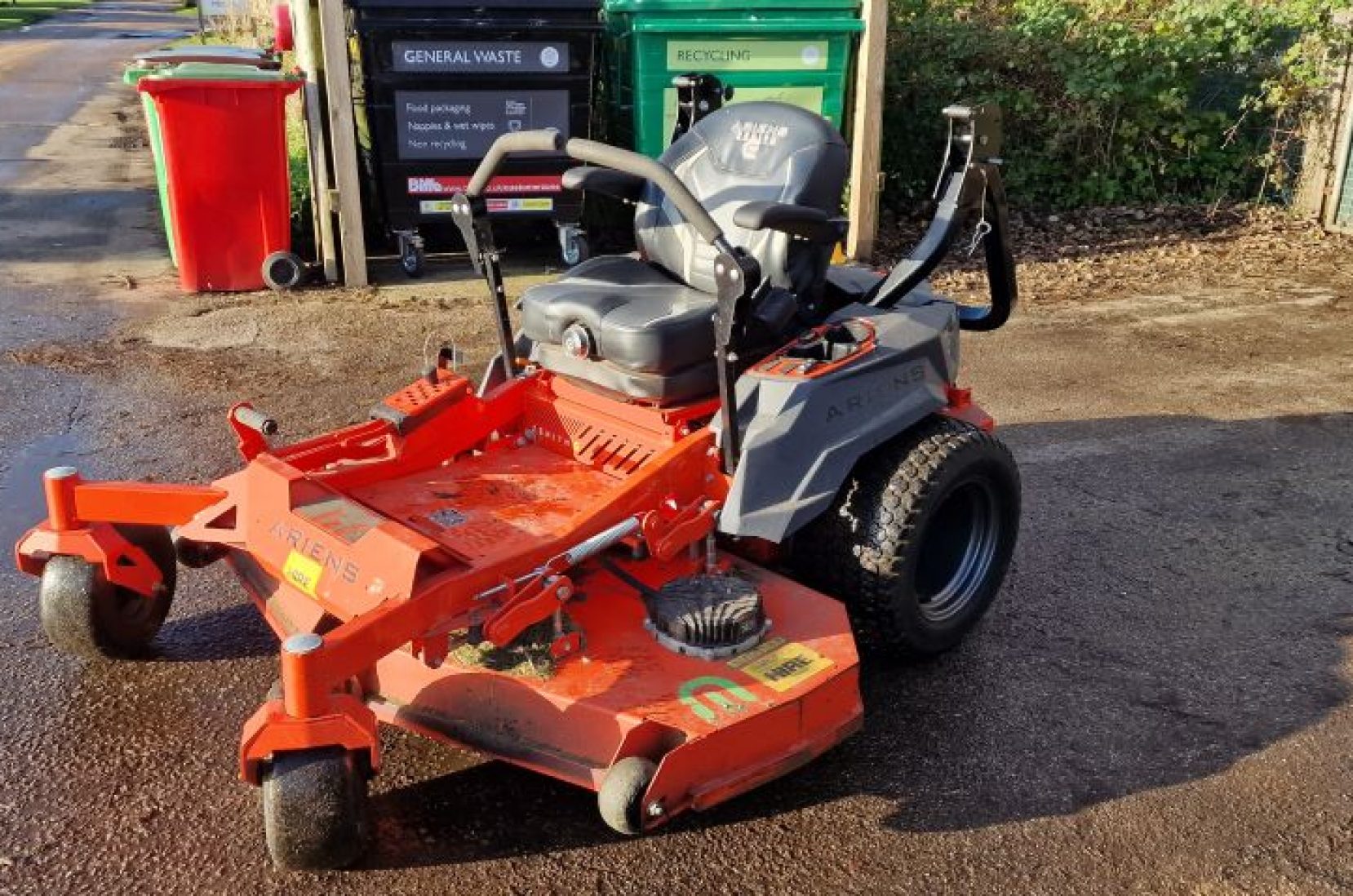 ARIENS ZENITH E 60 Zero Turn mower - Ben Burgess