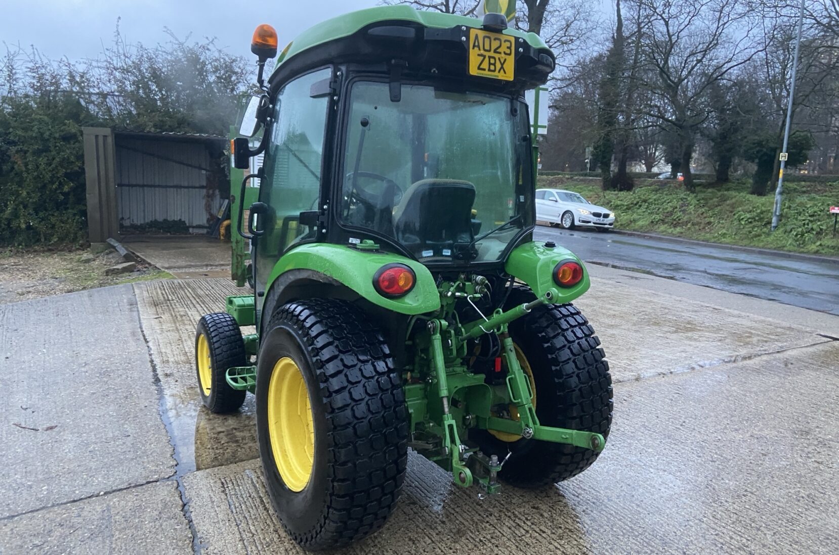 3046R CAB COMPACT TRACTOR - Ben Burgess