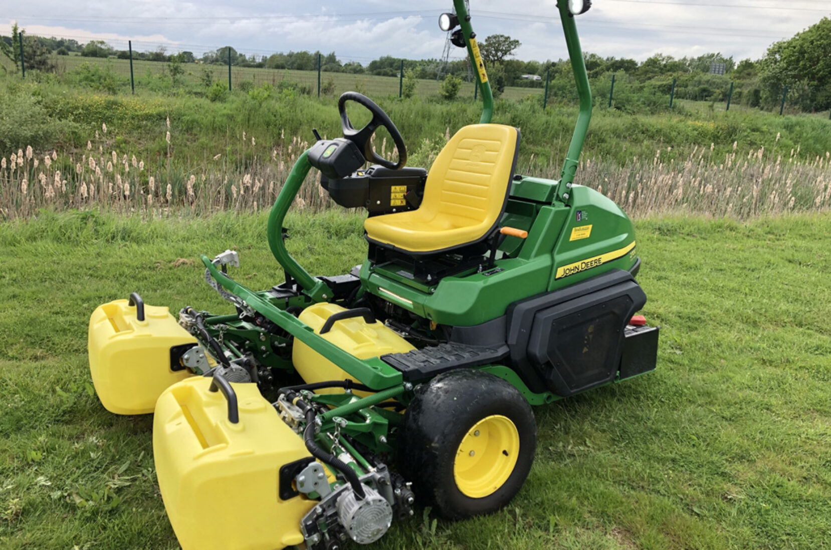 2700E-CUT HYBRID TRIPLEX MOWER - Ben Burgess