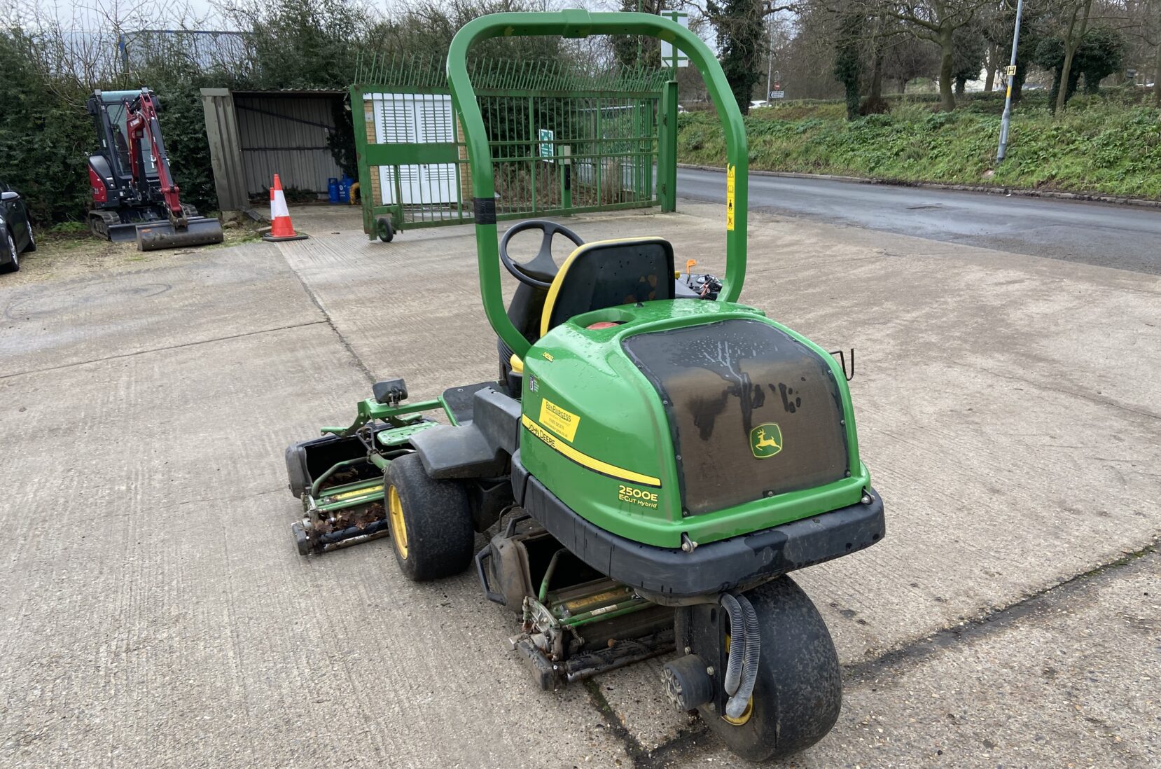 2500EH TRIPLE MOWER - Ben Burgess
