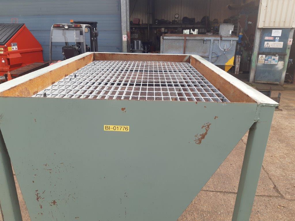 HOPPER 1Tonne hopper - Ben Burgess