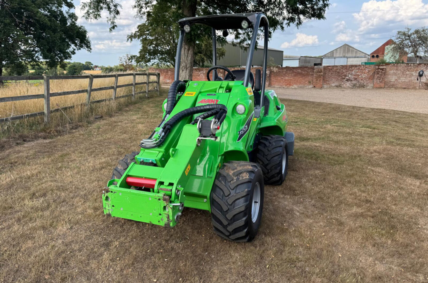 755I ARTICULATED LOADER - Ben Burgess
