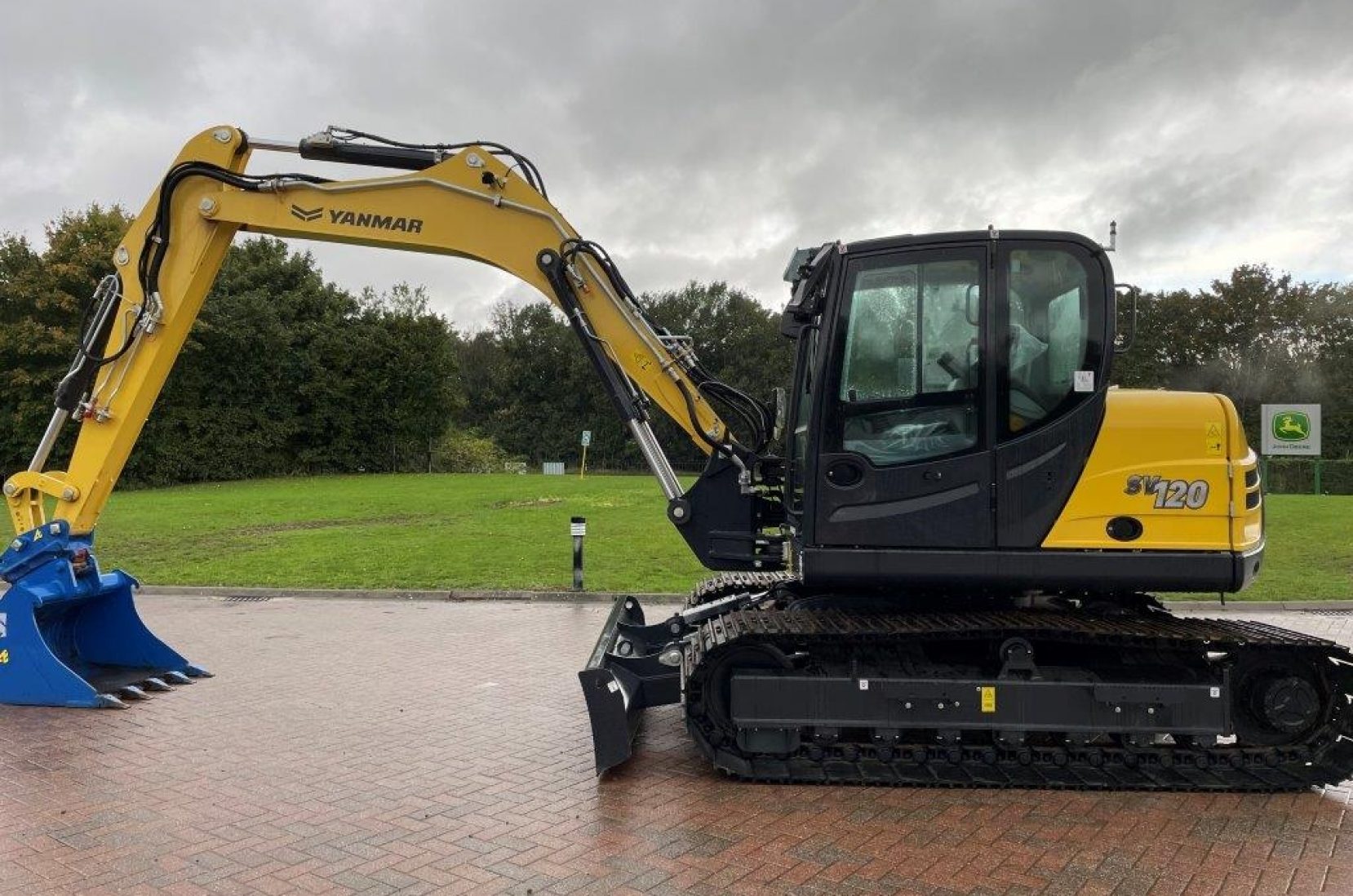 SV120 MIDI EXCAVATOR - Ben Burgess