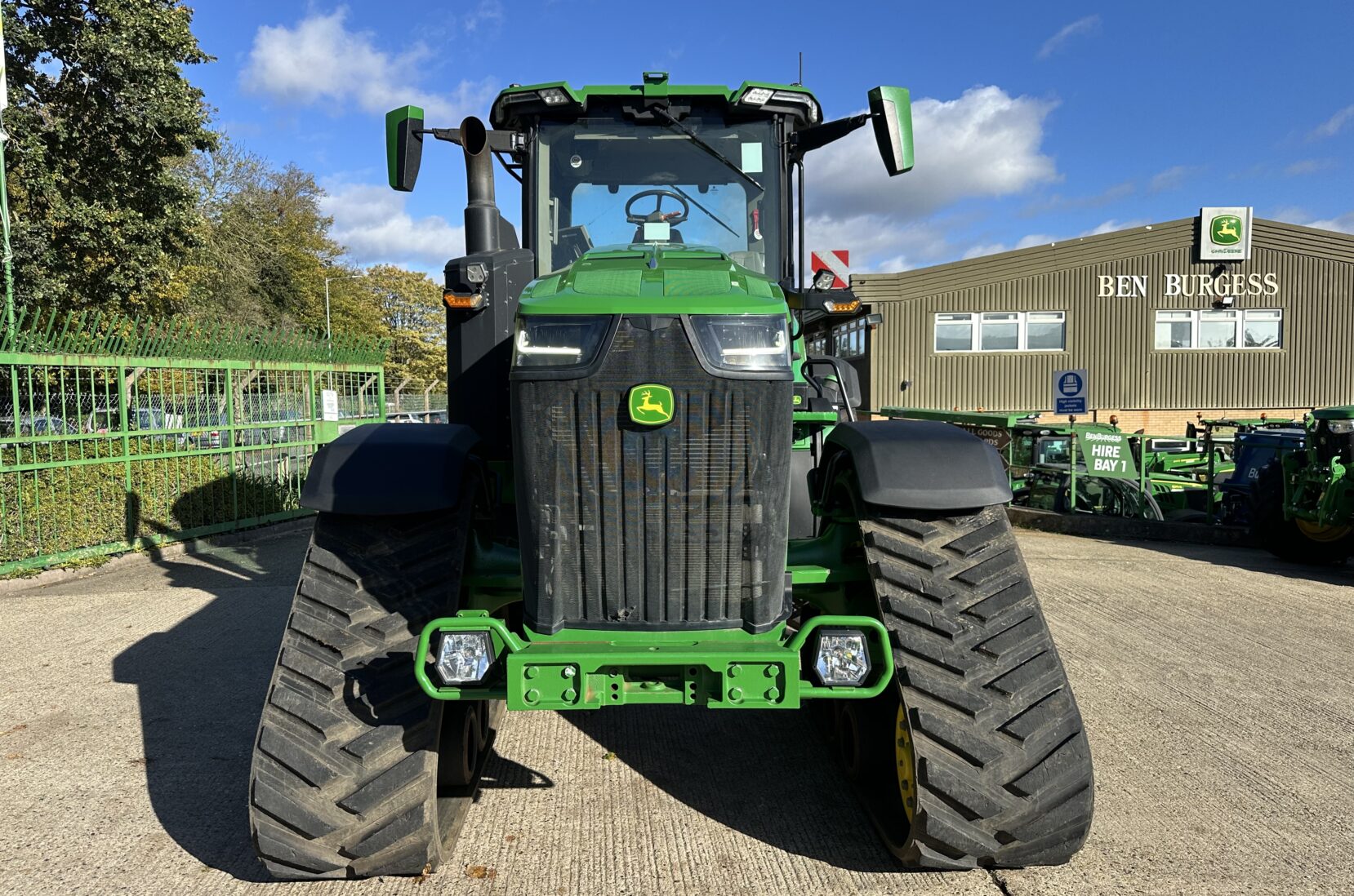 8RX410 TRACTOR - Ben Burgess