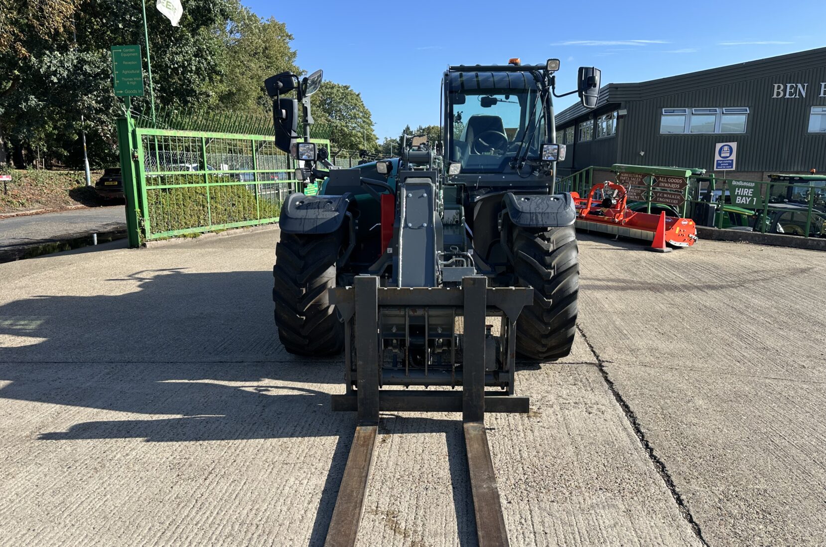 KT3610 TELESCOPIC HANDLER - Ben Burgess